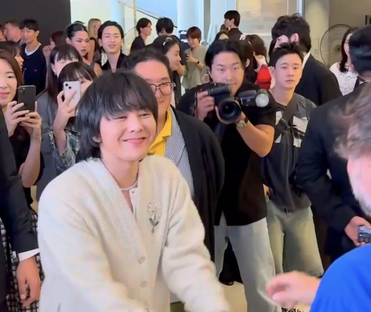 샤넬의 아트 행사에 지디가 빠질 수 없지 | 패스트페이퍼 (Fastpaper)